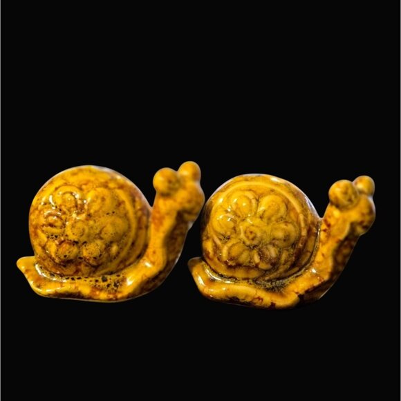 Pottery | Dining | Vintage Ceramic Pottery Snail Salt Pepper Shakers ...